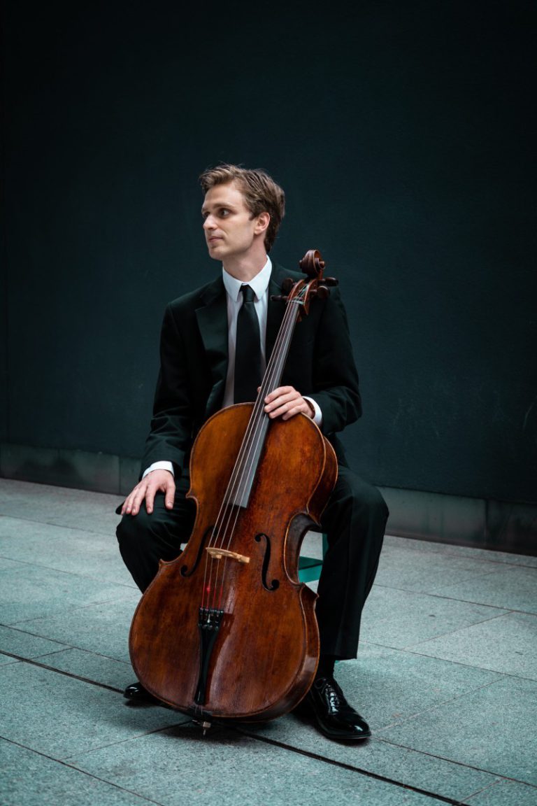 Leo Popplewell: Bach Cello Suites – Cultivated