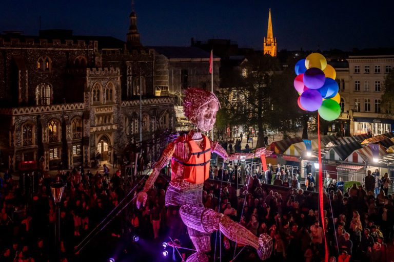 Thousands see giant puppet show kick of city festival – Cultivated